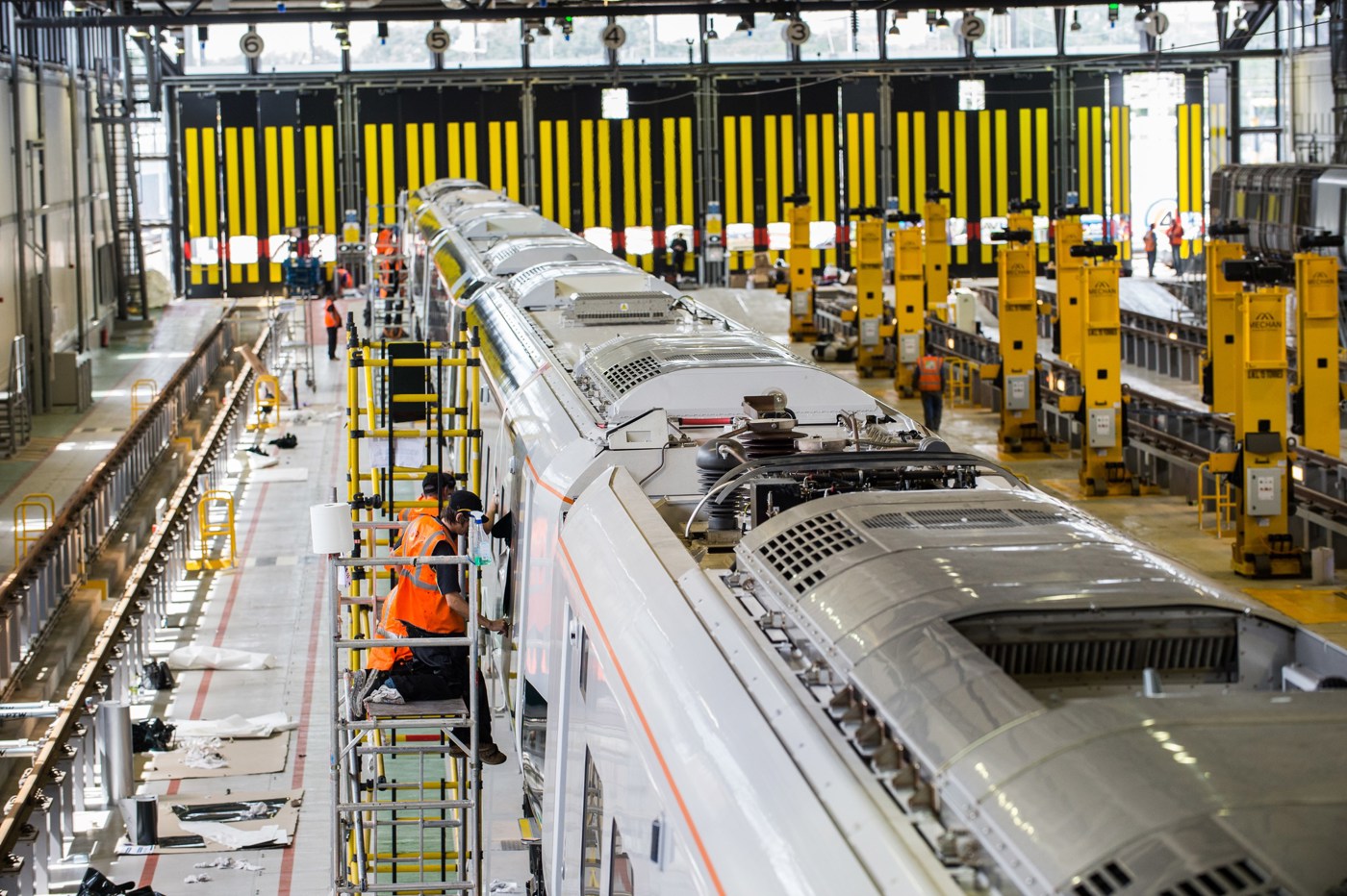 EXCLUSIVE: GWR Class 800 wrapped | Galleries