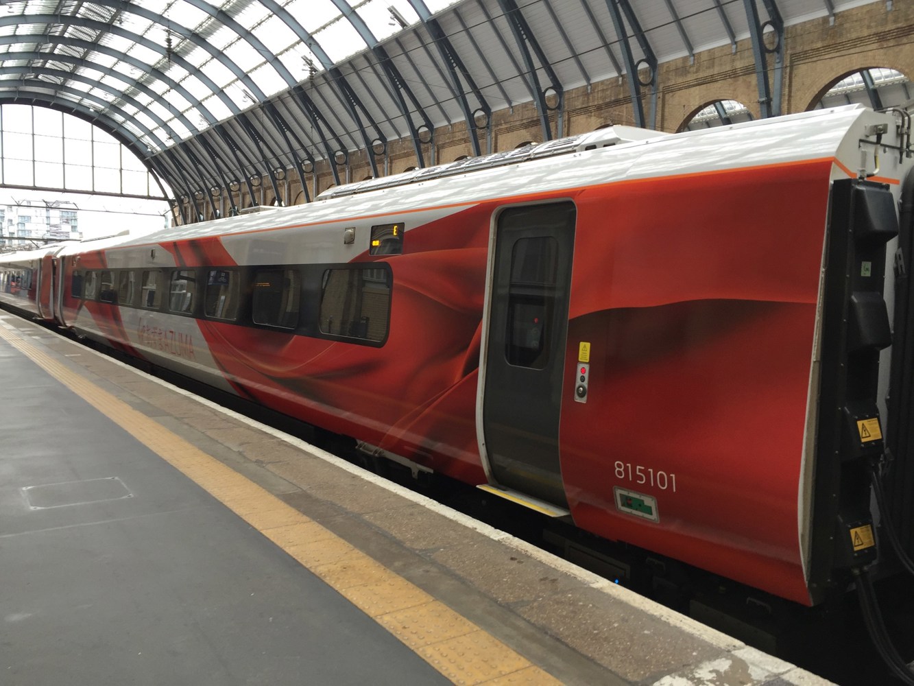 IN PICTURES: Virgin launches new Azuma Class 800. | Galleries