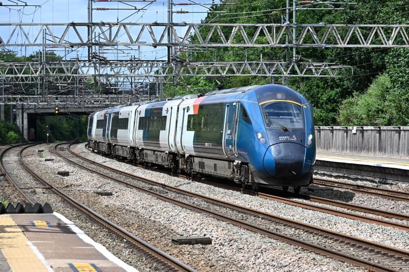 Call for U-turns on more Avanti West Coast services after Manchester ...