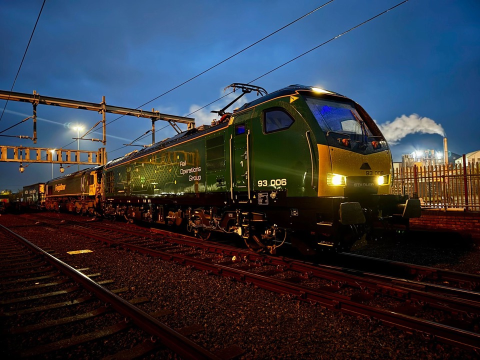 Freightliner trials Class 93 on West Coast Main Line intermodal service ...