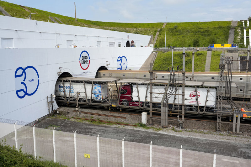 Rail Minister asks for review into Channel Tunnel power outage ...