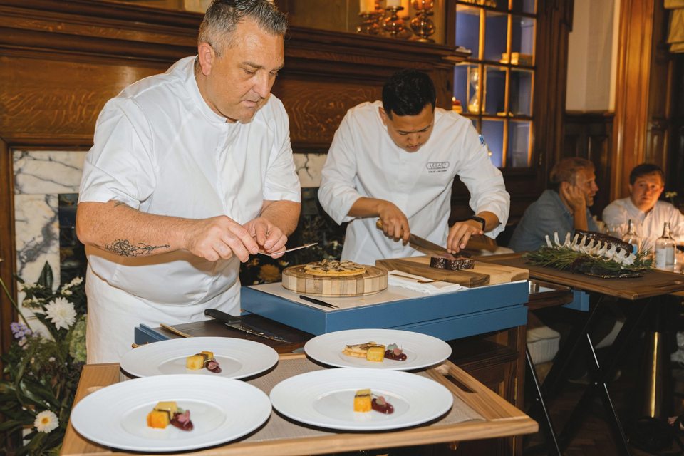 Grand railway dining | Passengers