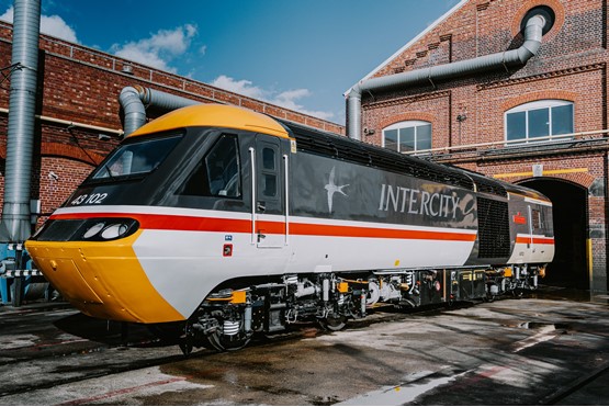 Repaint for record-breaker as EMR marks end of HSTs on Midland Main ...