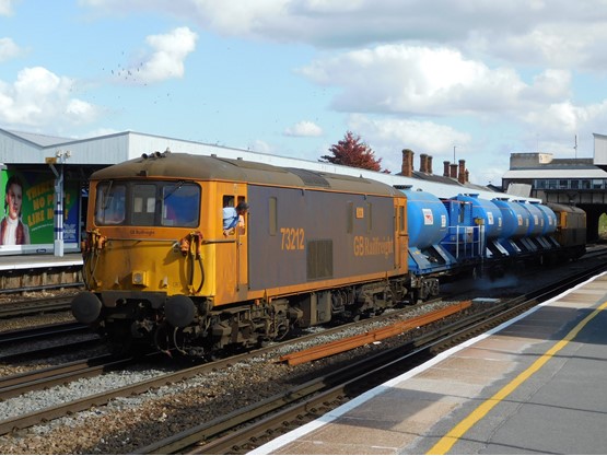Network Rail's fight against leaves begins | Rail magazine