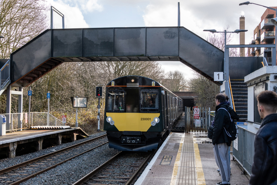 GWR battery train set for passenger use six days a week in next stage ...