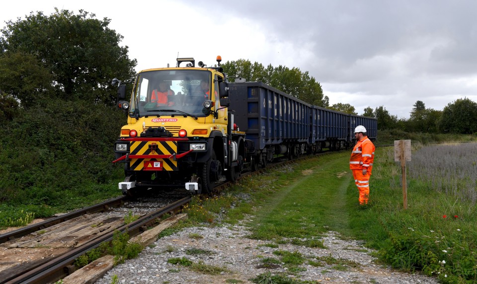 How road-rail vehicle helps longer aggregates train serve freight ...